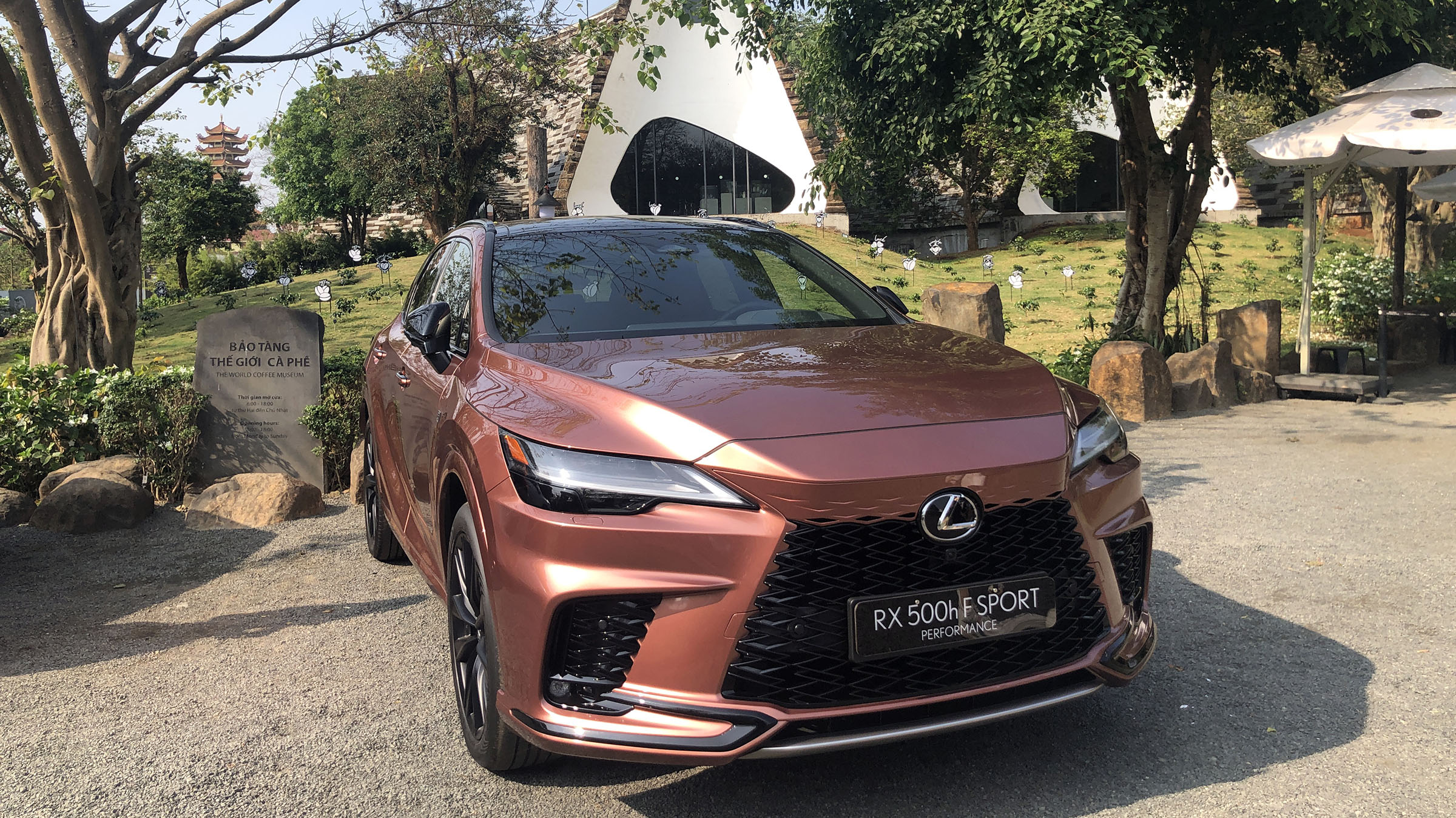 Lexus kỷ niệm 10 năm tại Việt Nam bằng hành trình nâng tầm cảm xúc ...