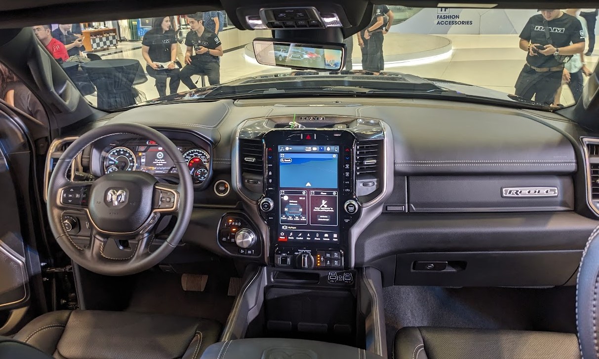 Bán tải cỡ lớn RAM 1500 Rebel ra mắt tại Việt Nam, giá ban đầu chỉ ...
