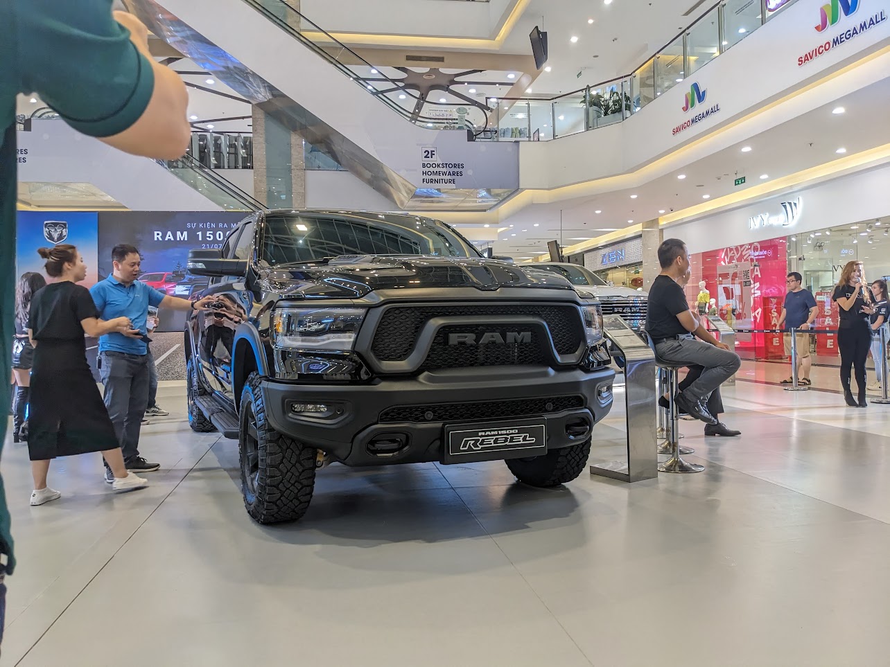 Bán tải cỡ lớn RAM 1500 Rebel ra mắt tại Việt Nam, giá ban đầu chỉ ...