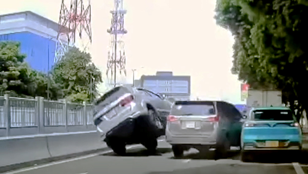 Clip TNGT: Đâm vào Toyota Innova, Fortuner cho biết vì sao được phong ...